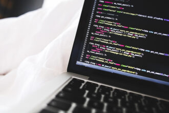 Programmer: Definisi, Tanggung Jawab, Tugas, dan Gaji! - Gethired